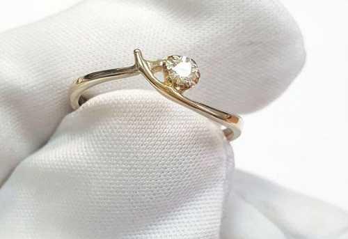 Золотое кольцо с бриллиантом р14,5 (13900)