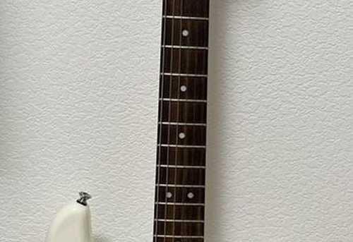 Fender squier bullet Stratocaster HT Arctic White