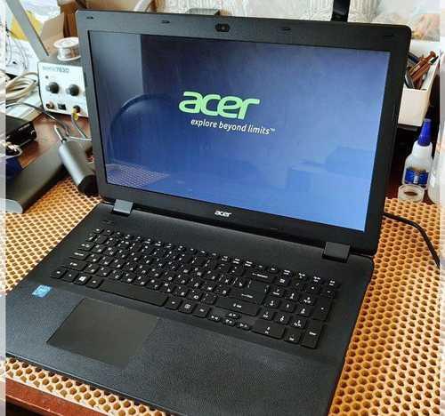 Acer 17' intel n3050 8gb ddr3l ssd 240gb