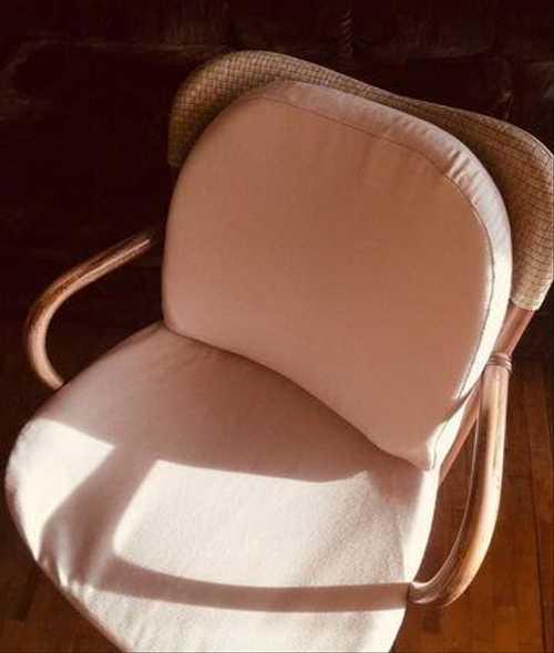 Подушки и накидки на стулья
