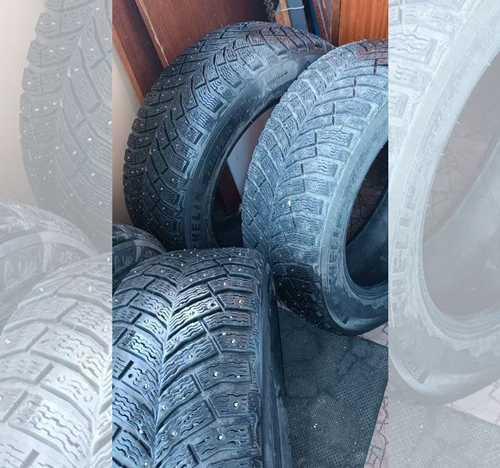 Michelin X-Ice North 4 215/55 R16