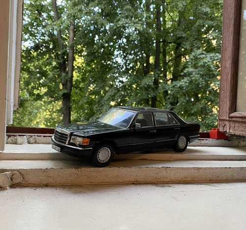 Mercedes-Benz 560SEL (W126) 1/18 Norev