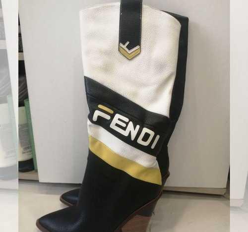 Сапоги казаки демесезонные Fendi