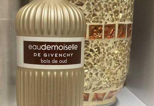 Eaudemoiselle de Givenchy bois de oud