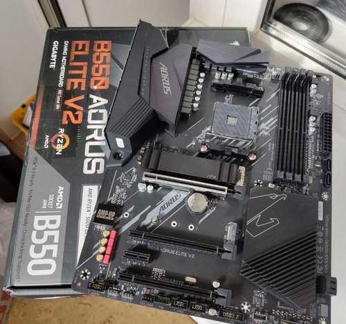 Gigabyte B550 Aorus elite v2 / Материнская плата