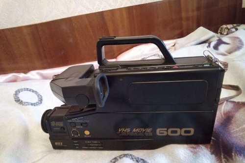 Видеокамера Hitachi VM-600 (1988 год)