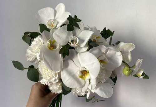 Свадебный букет невесты розы, пионы, орхидеи