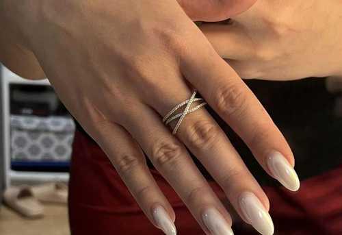 Серебряное кольцо с фианитами женское