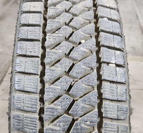 Bridgestone Blizzak W810 205/75 R16C