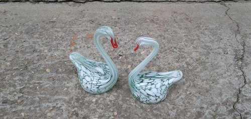 Стеклянные фигурки лебедей