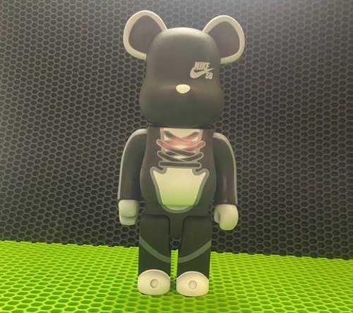 Медведи bearbrick 32 см