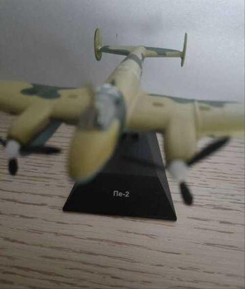 Модель самолета Пе-2