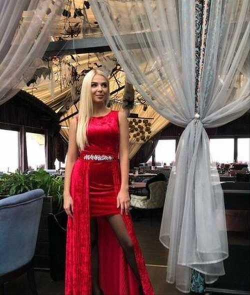 Красное бархатное платье
