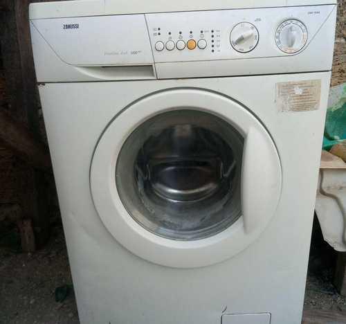 Продам стиральную машину Zanussi ZWF 1026
