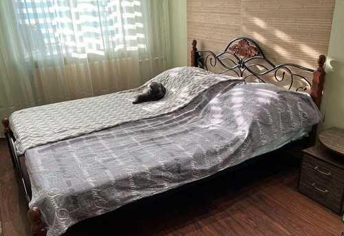 Кровать двухспальная без матраса