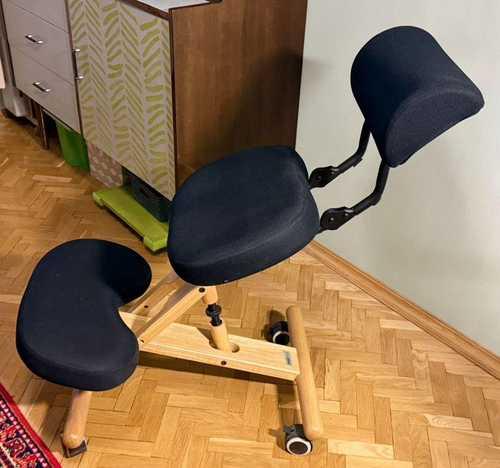 Коленный стул smartstool со спинкой деревянный