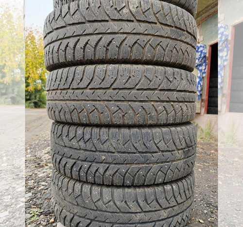 Bridgestone Ice Cruiser 7000S 215/65 R16