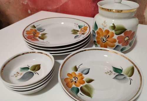 Набор фарфоровой столовой посуды СССР