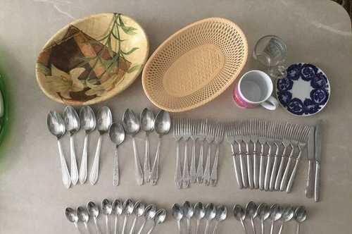 Посуда: хлебницы, бокалы, ложки, вилки, ножи