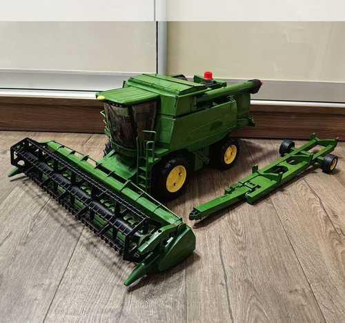 Комбайн Bruder John Deere T670i 02-132 и трактор