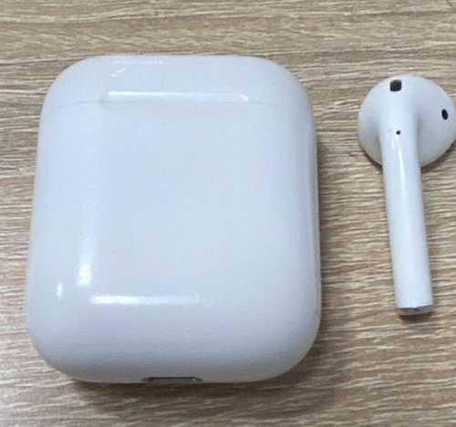 Кейс и наушник Airpods 1