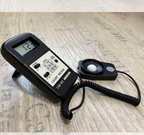 Цифровой измеритель освещенности LM-103