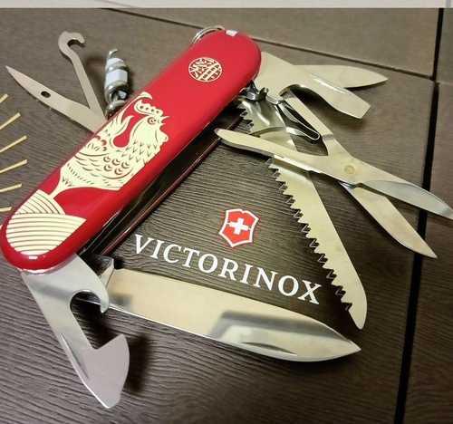 Нож Victorinox 1.3714.E6 LE 2017 Huntsman Year of