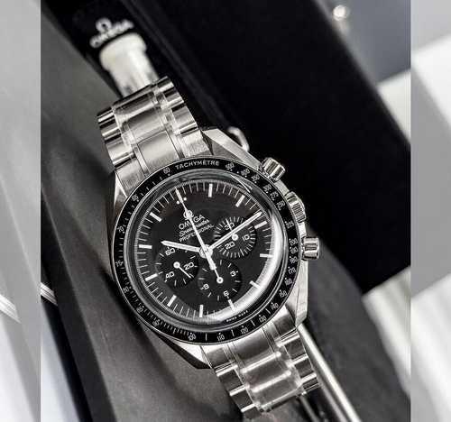 Omega Speedmaster Moonwatch 42 mm Chronograph