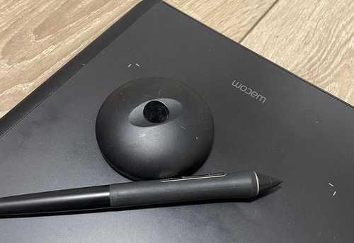 Планшеь Wacom Intuos Pro M PTH660