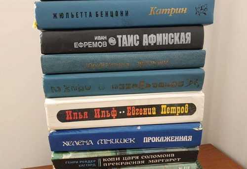 2 коробки книг