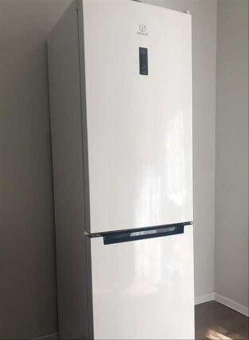 Холодильник indesit DF 5180 W