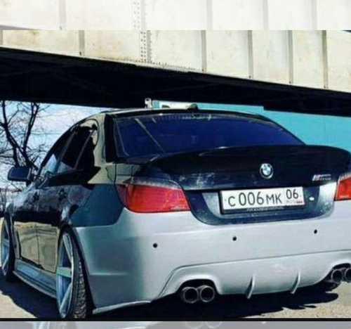 Диффузор на задний бампер BMW E60 под две трубы