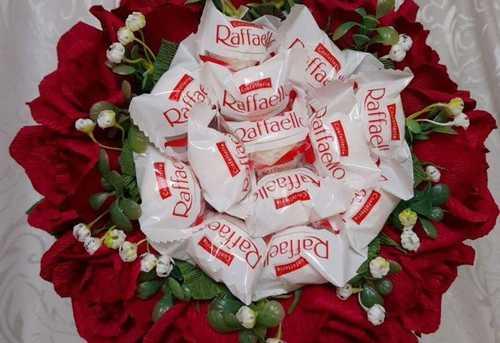 Букет роз с конфетами