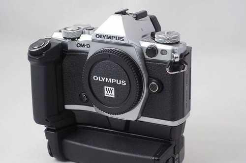 Olympus OM-D E-M5 mark II body + батручка HLD-8
