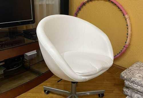 Компьютерное кресло белое IKEA skruvsta