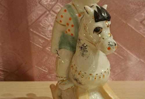 Фарфоровая статуэтка "Мальчик на лошадке"