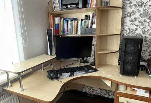 Письменный компьютерный стол