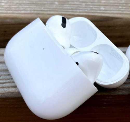 AirPods Pro новые, чехол в подарок