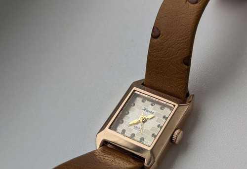 Золотые часы женские 585 Ника (редкие)
