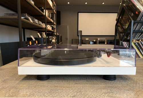 Проигрыватель винила Pro-Ject Debut Carbon EVO