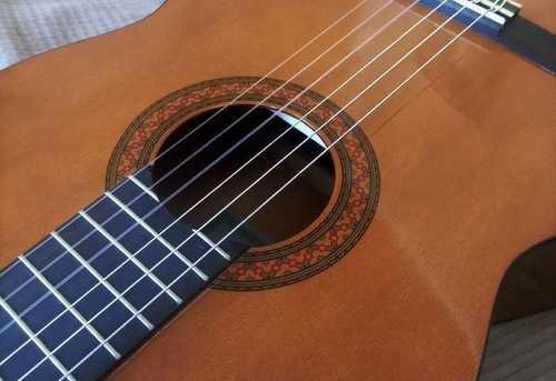 Классическая гитара yamaha C40 + чехол и тюнер