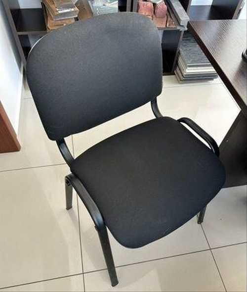 Офисный стул черный