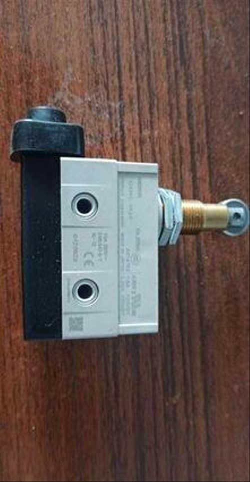 Концевой выключатель d4mc-5020