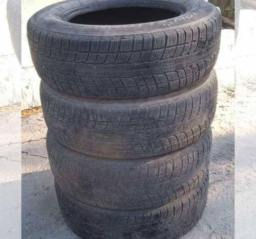 Triangle TR777 215/70 R16