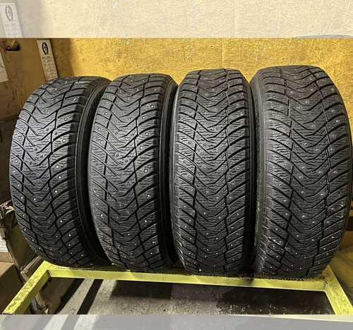 Yokohama IceGuard Stud IG65 215/65 R17