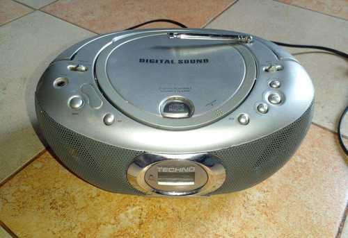 Магнитола с CD/MP3 проигрывателем и радио