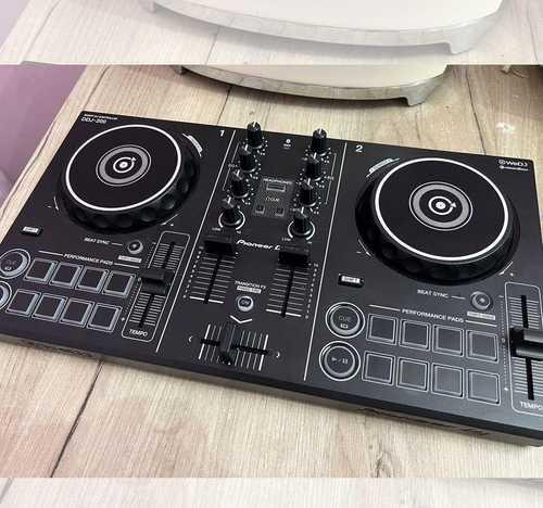 Dj контролер pioneer ddj-200