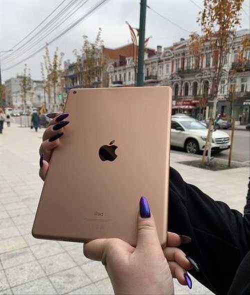 iPad (7го поколения) золотистый Wi-Fi