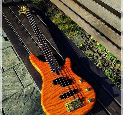 Редкий бас Yamaha Motion bass flame top