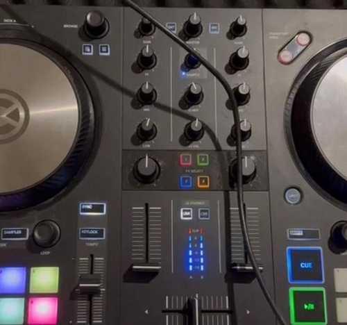 Dj контролер Traktor Kontrol S2 MK3